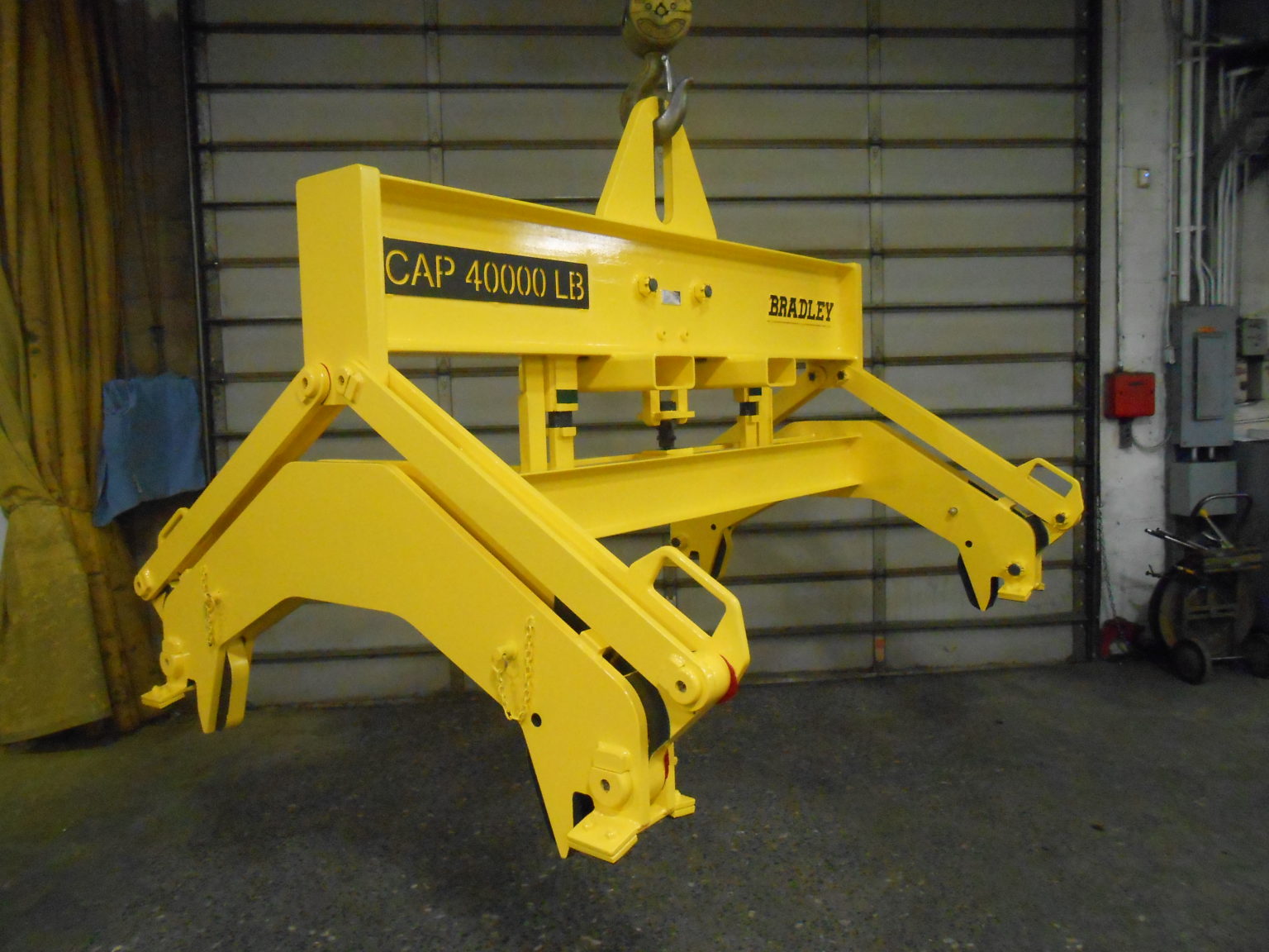 Lifting Devices for the Railroad Industry | Bradley Lifting